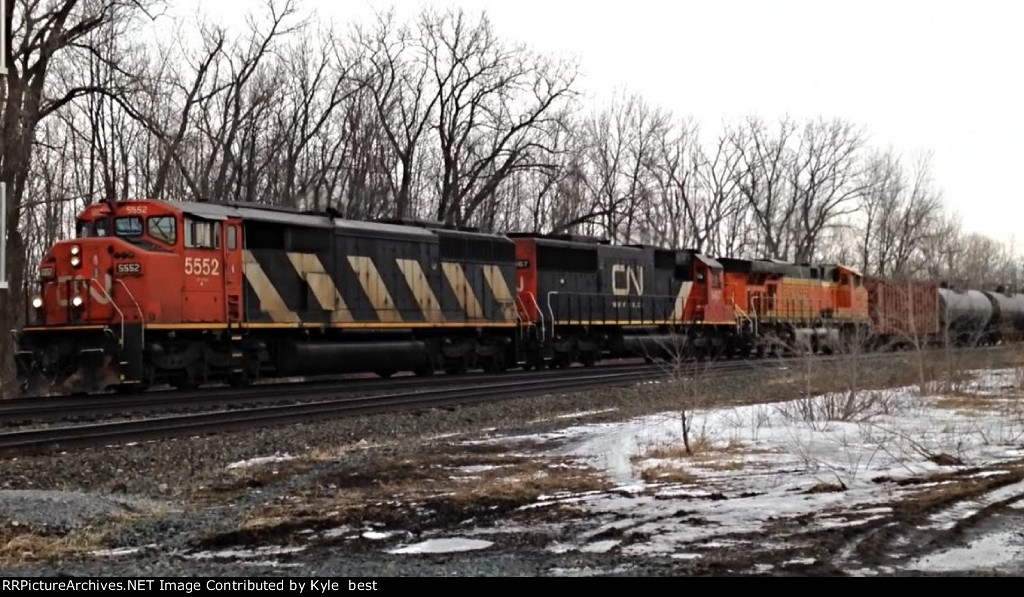 CN 5552 on CSX K637